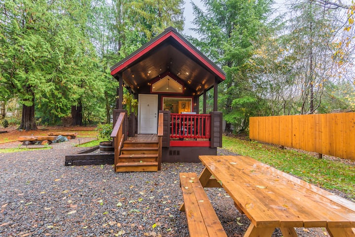 Trout Corner: Forks Wa Tiny Home Base - Forks, WA