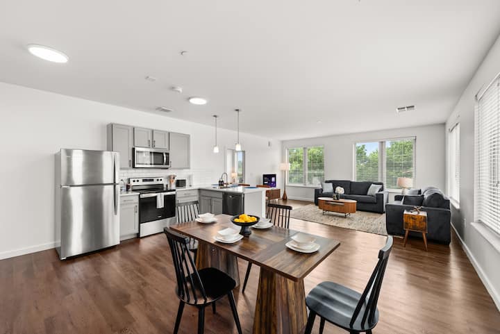 Luxury Stay Near Cleveland Clinic & Attractions - Cleveland, OH