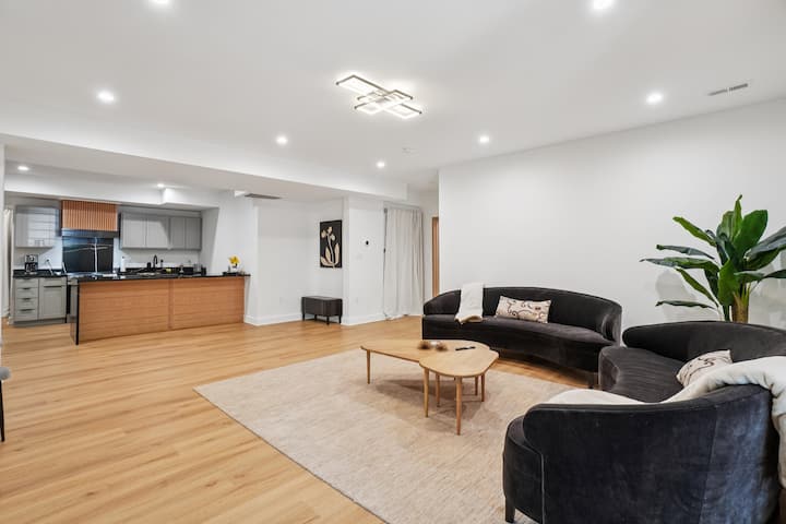 Luxury 2-bedroom 2.5-bathroom - Alexandria, VA