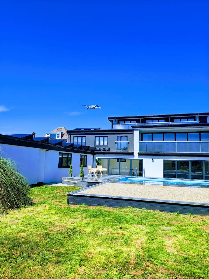 Palm Court Hotel Suites - A Luxurious Beach Hotel - ワイト島