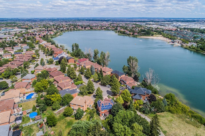Private Basement Near Lake - Brampton