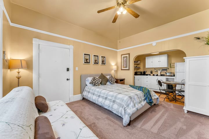 Rustic Studio Near Downtown Reno. - Reno, NV