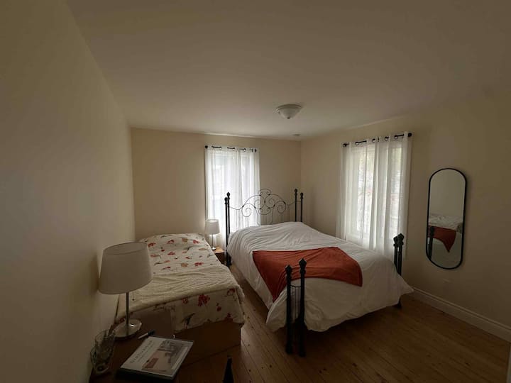 La Maison Aux Camélias - Chambre #1 (2 à 3 Pers) - Coaticook