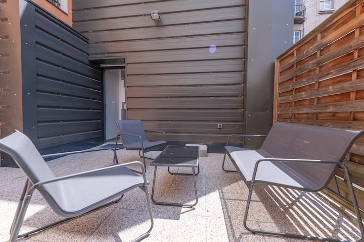 003 Terrasse, Parking Et Central - Saint-Étienne