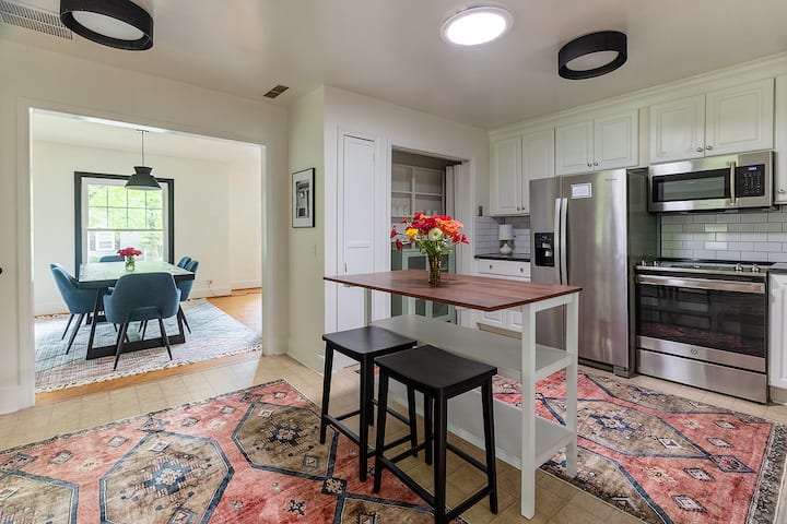 Forest Hills Retreat W/ Fenced Yard + Bonus Room - 德罕