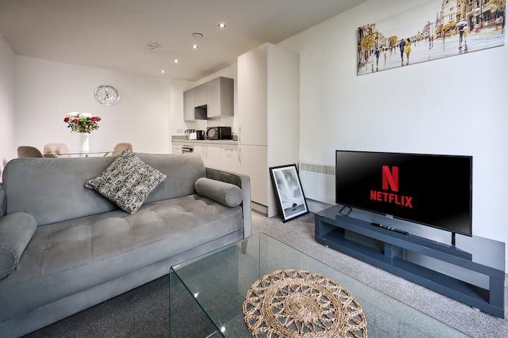 Stunning Riverside Flat For 3 - Manchester