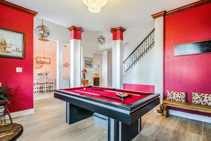 Saltwater Saloon: Lux Home For The Holidays + Pool - Mesquite, TX