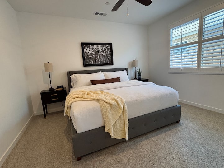 Private Guest Suite/king Bed, Kitchen, W/d, Living - Visalia, CA