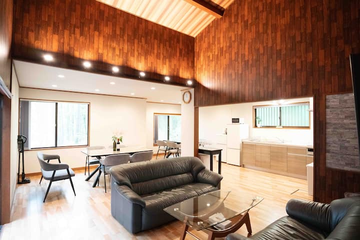 森に囲まれた癒しのヴィラ/Bbq可/最大9名/133㎡/スキー場/紅葉の八千穂高原自然園まで車20分 - Saku