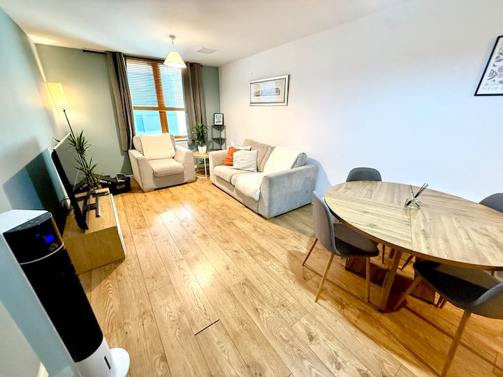 Large Harbourside Apartment | Bristol -