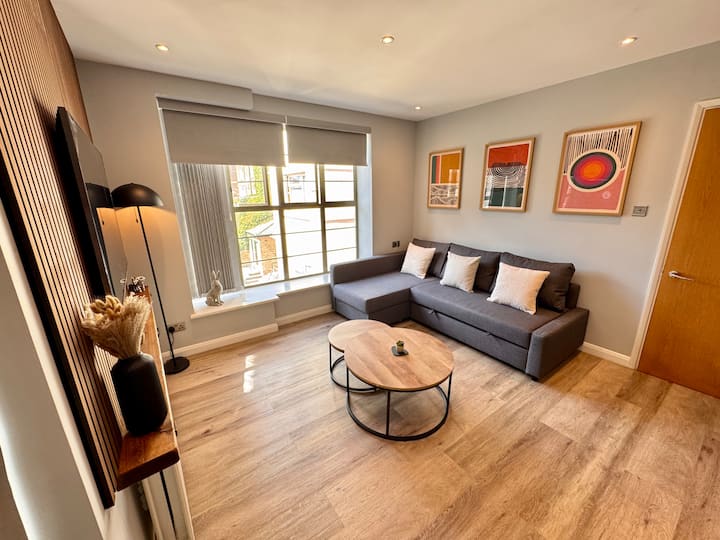 Stylish & Spacious Flat Camden - London
