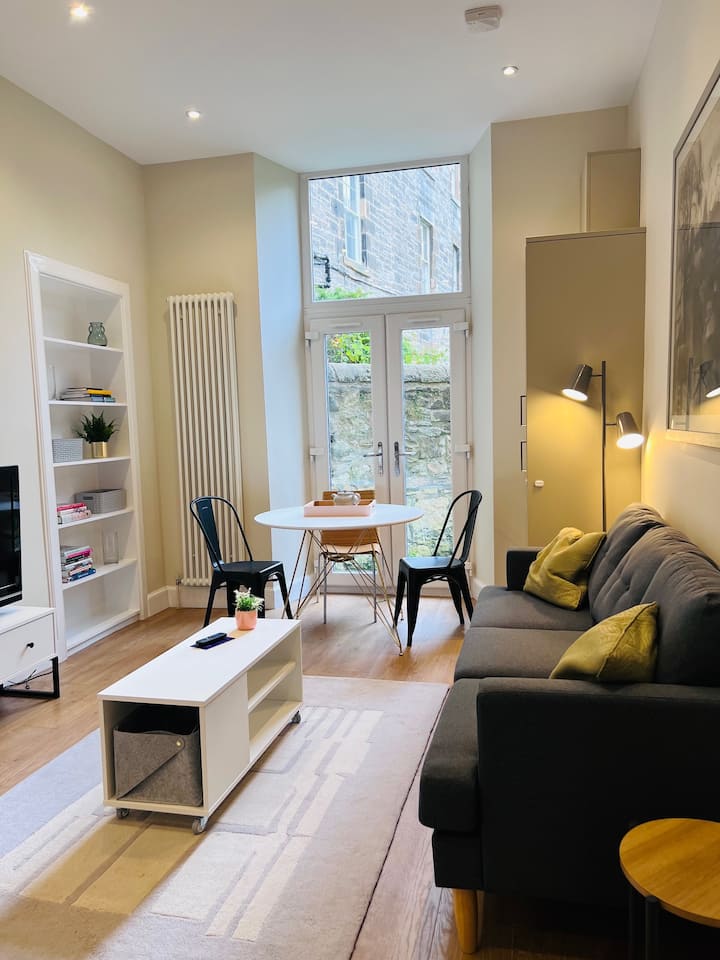 Lauriston Main Door Apartment - 