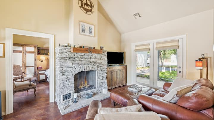 Cozy Cabin In The Country! 
With Hot Tub! - États-Unis