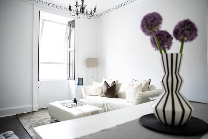 Central Two Bedroom Apartment Beside Meadows. - 