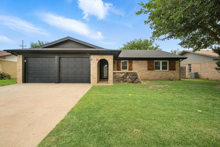 The Raider Rambler: Cozy Country W/ Ping Pong - Lubbock, TX