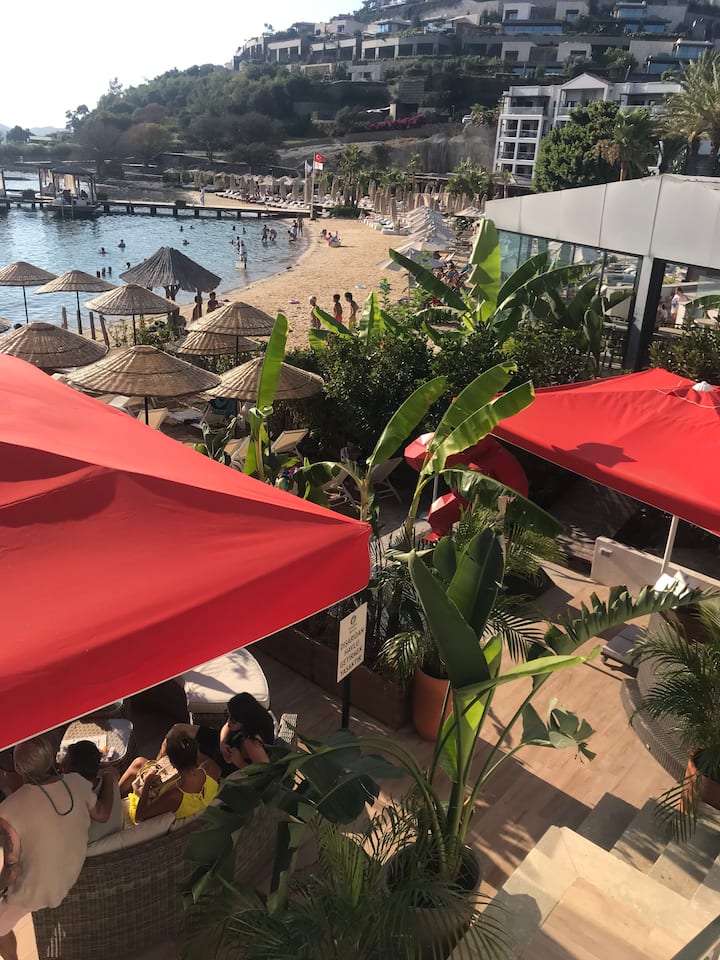 Havuzlu Sitede. Denize Sıfır Muhteşem Tesis. - Yalıkavak