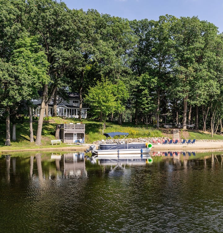 Lake House W/ Private Beach | Sleeps 20+ - Valparaiso, IN