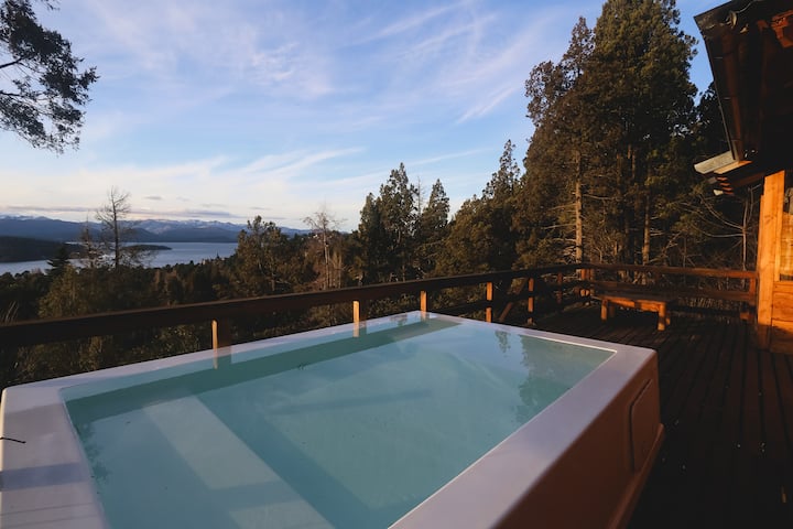 Refugio De Bosque Con Jacuzzi Y Vista Al Lago - Bariloche