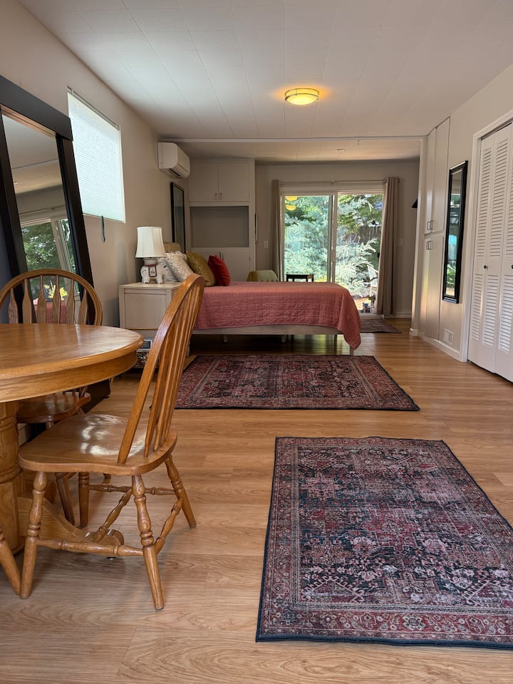 Private Garden Retreat - Olympia, WA