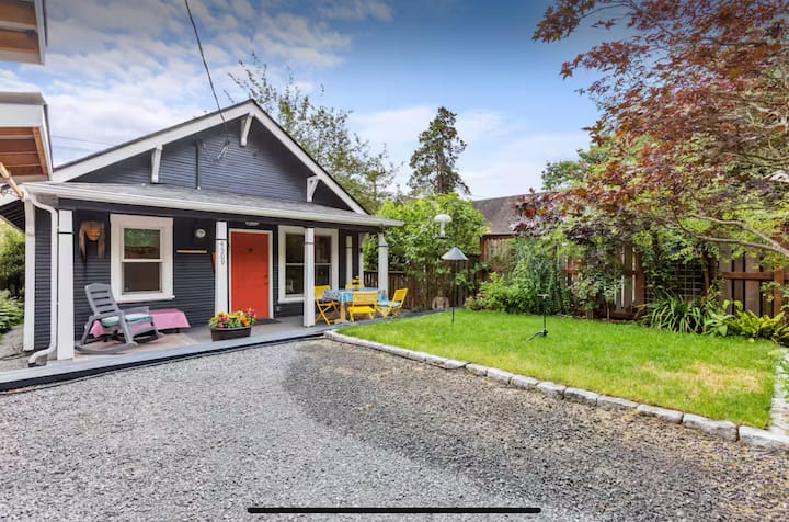 Beautiful English Cottage W Parking, By Light Rail - Rainier Beach - Seattle