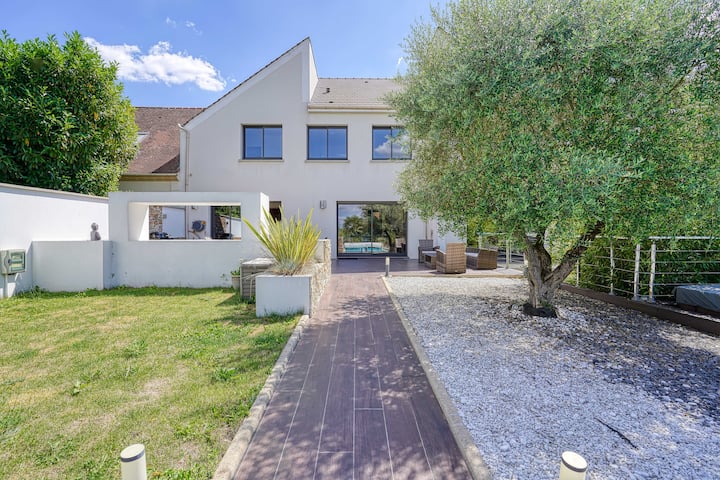 Villa 10p/jacuzzi+parking à 15 Min De Disneyland - Bussy-Saint-Georges