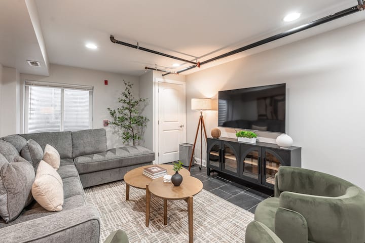 Stylish Fishtown 2br/2.5ba W/parking + Backyard - Rivers Casino Philadelphia