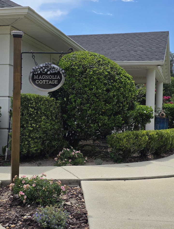 Pet-friendly Garden Guesthouse - Ocala, FL