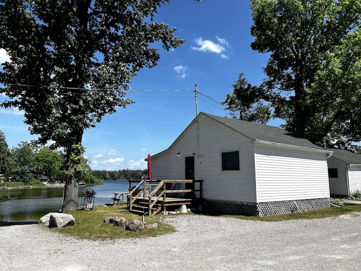 Quaint Pigeon Lake Cottage - Bobcaygeon