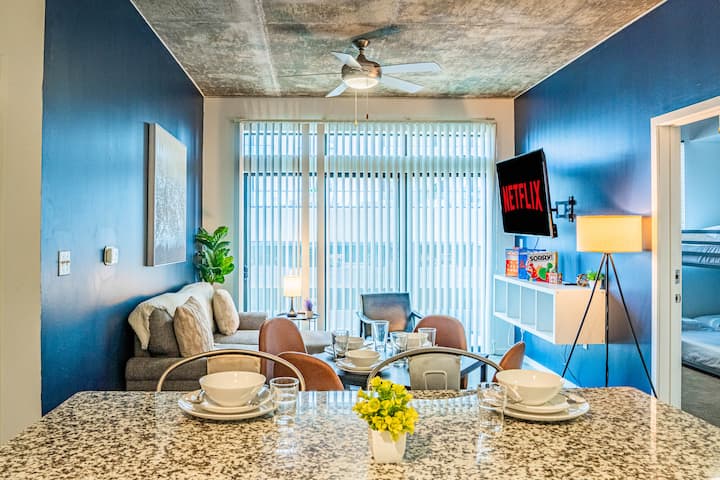 Central Phoenix Spot | Pool, Gym, Balcony +Parking - Chase Field - Phoenix