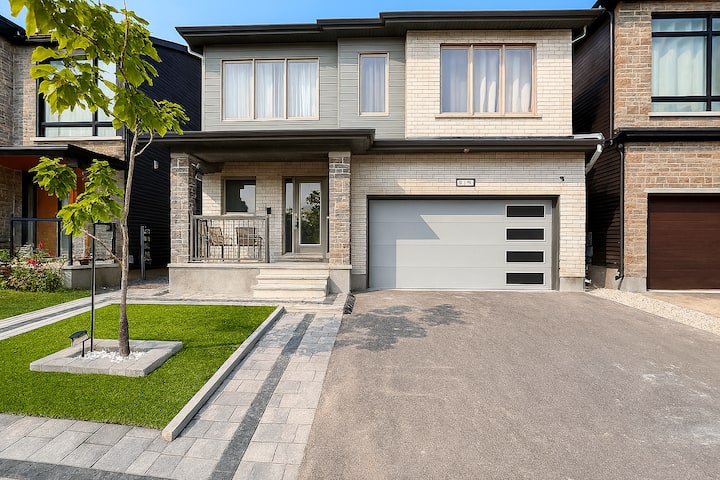 Crown Hideaway | Royal 2br Basement | 2 Queen Beds - Ottawa