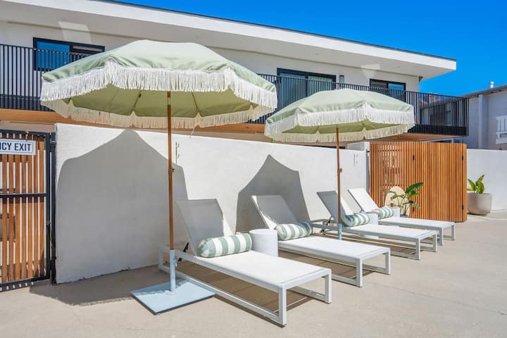 Luxury Unit. Walk To Sand. Pool. - Oxnard, CA