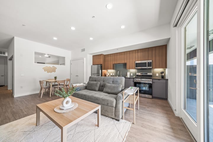 Stylish Condo | Heated Pool & Mins To Shoreline - Wilmington - Los Angeles