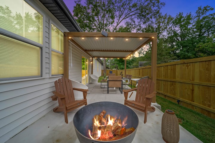 Downtown Simpsonville/5 Private Bedrooms/pergola - City Scape Winery, Pelzer