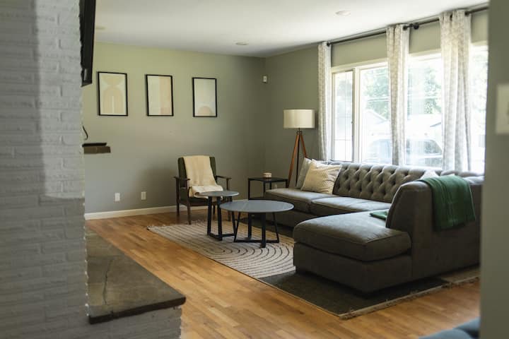 9 Min To Hospitals• 5br & Workspaces In Quiet Area - Billings, MT