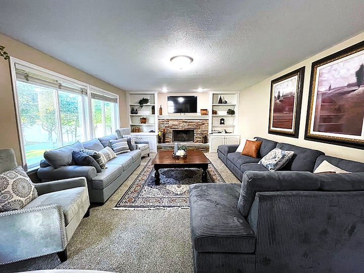 Spacious 7 Br For Large Groups - Sandy, UT