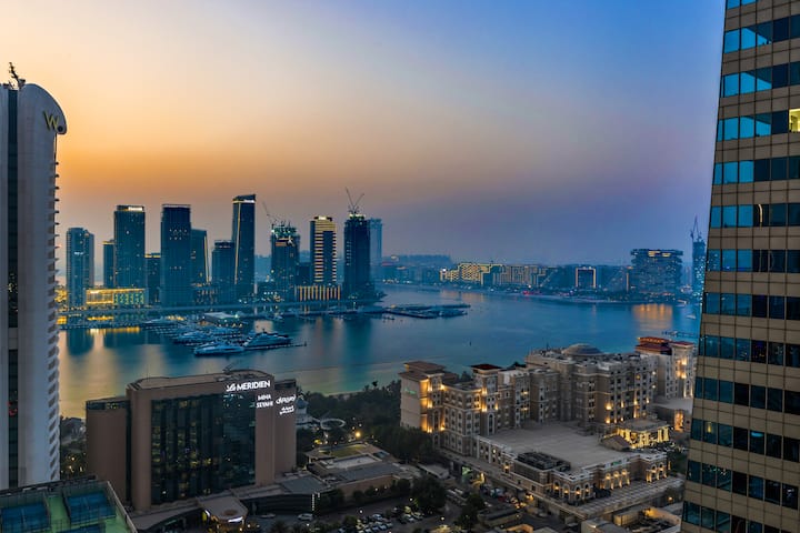 Elegant 2br | Stunning Sea Views + Prime Location - Dubai