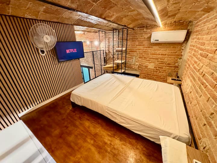 Estudio Duplex Con Patio A 2’ Del Metro L4 - L'Hospitalet de Llobregat