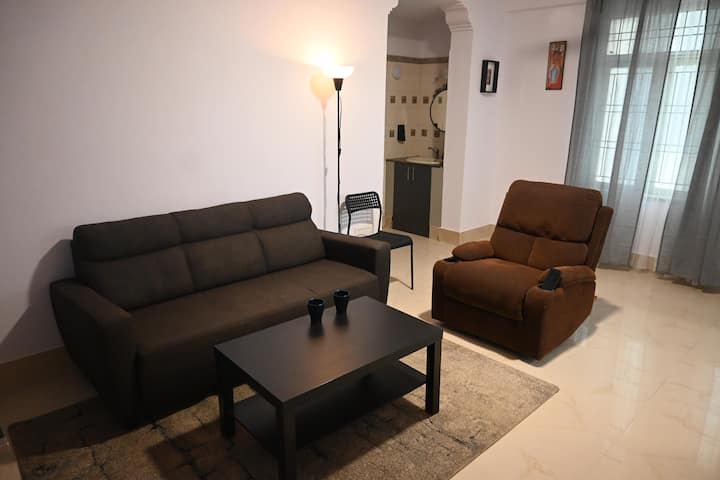 Luxury Apartment Near Indiranagar & Leela Palace - Bengaluru