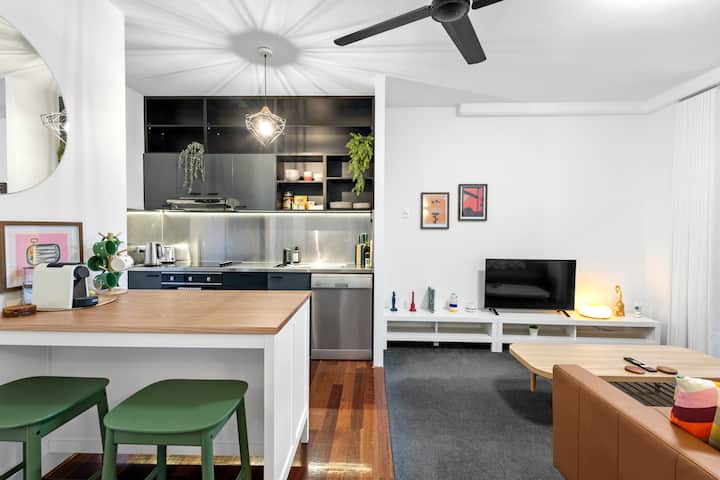 Trendy Teneriffe! ~ 1bed, 1bath, 1car, Balconies - Newstead