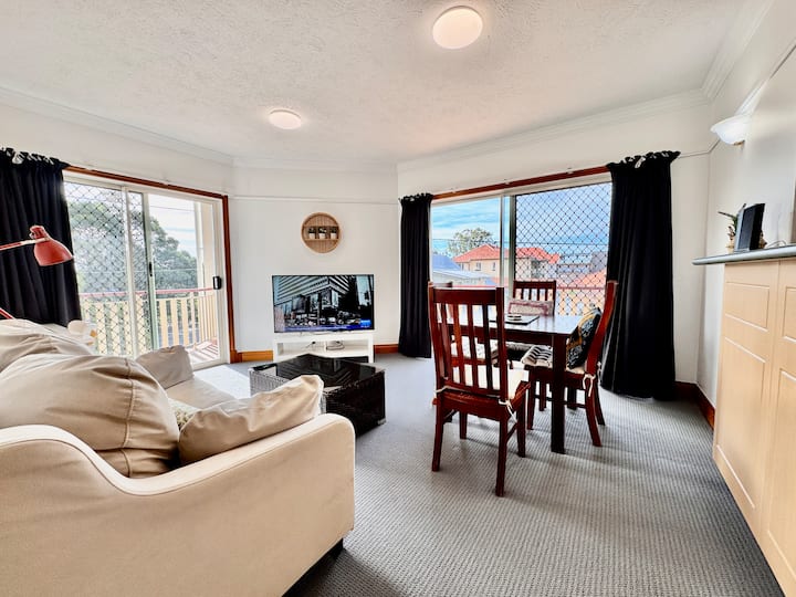 Spring Hill Two Bedder With Free Parking And Wifi - Spring Hill