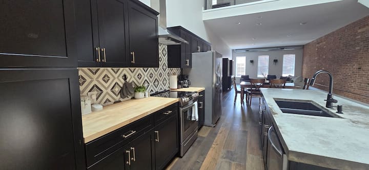 Historic Miamisburg Modern Loft - Carlisle, OH