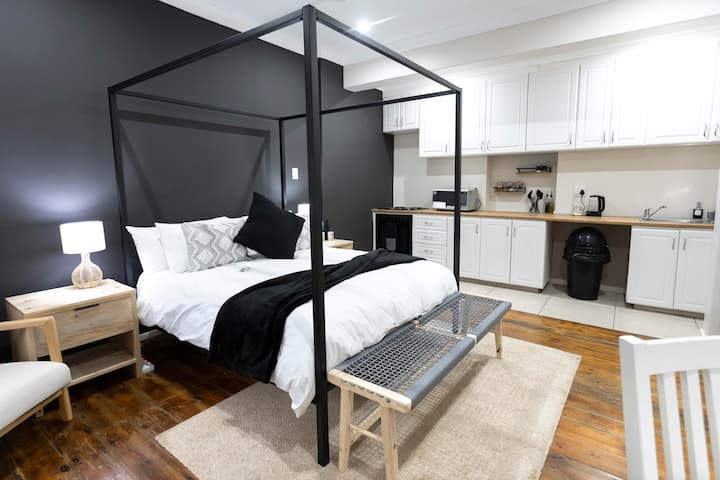 Hilton Avenue Retreat - Hilton