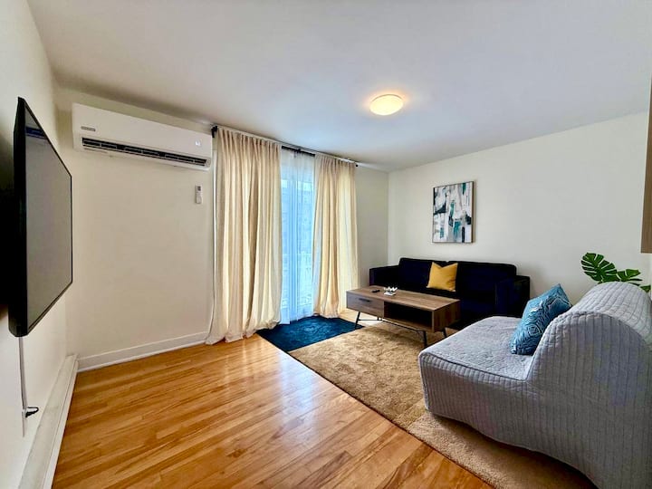 Spacious 3br Mtl Family Home - Varennes