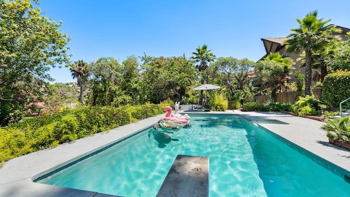 Lux Penthouse • Pool • Views • Sleep 20 • Ac • Spa - San Diego, CA