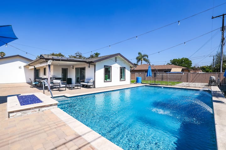 Modern 4br Oasis • Heated Pool • Hot Tub • Bbq - Orange, CA