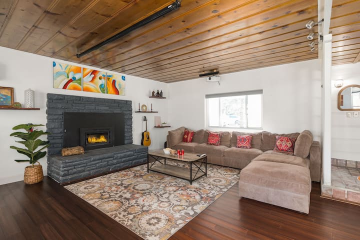 3br Haven | Theater • Hot Tub • Tesla Charger - Reno, NV