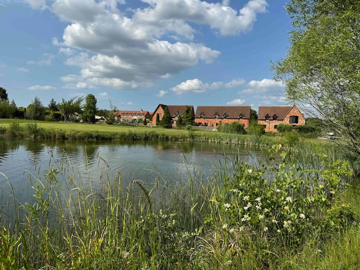 Ollie's Lakeside Lodge - St Neots
