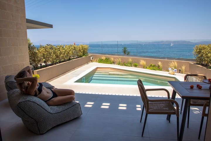 Ember Suite With Private Pool - Эгина