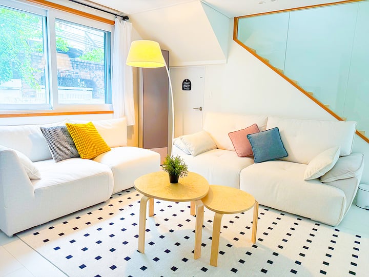 [광안 더 블루스]신규숙소/주차가능/복층단독주택/1층마당/2층테라스/침실3/거실2/욕실2 - Busan