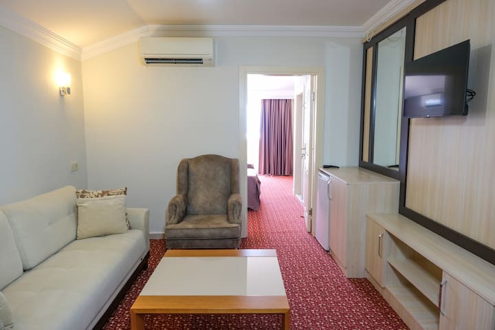 Azak Blue Otel Deniz Manzaralı Suit Oda - İncekum